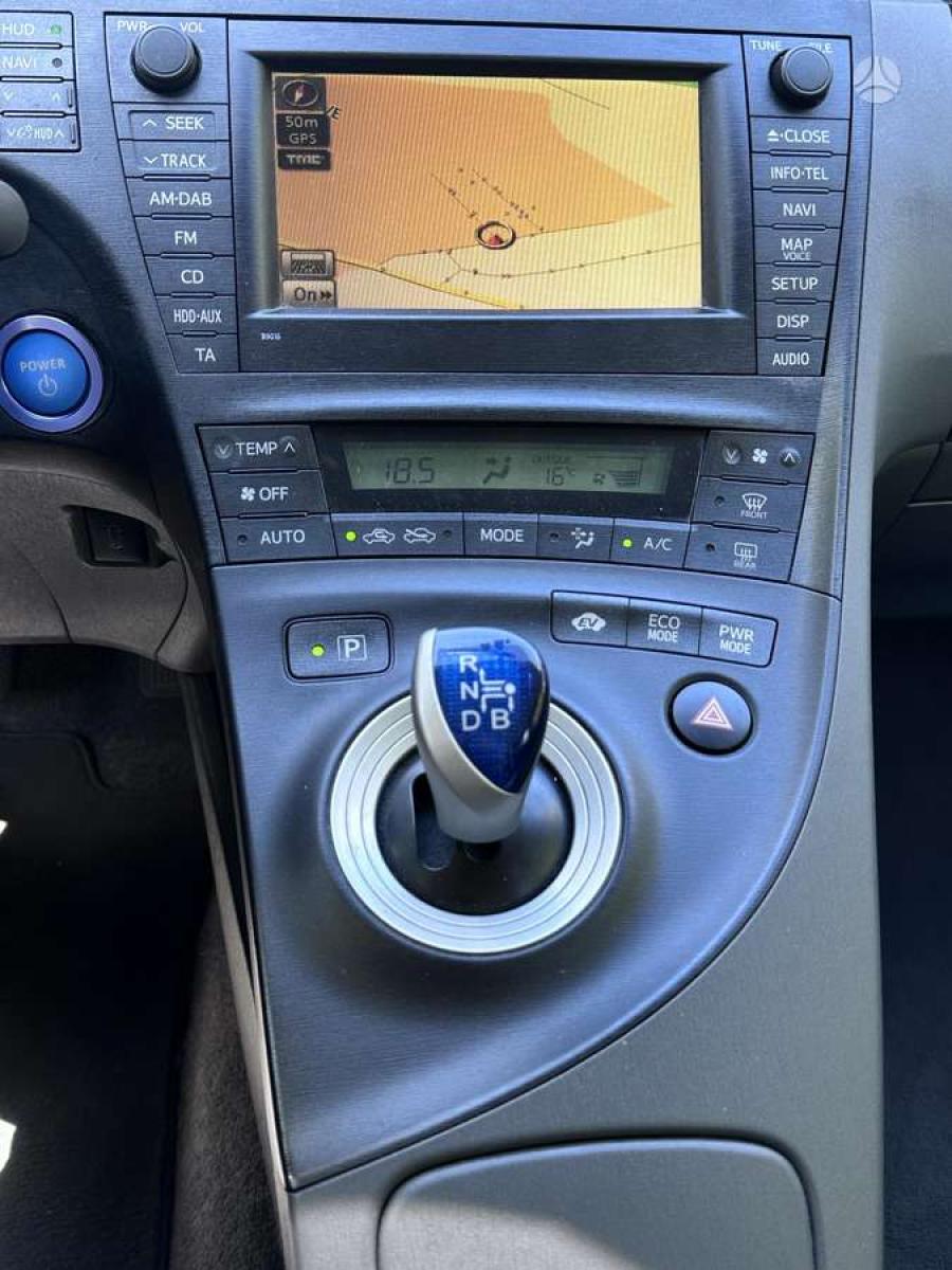 Grey Toyota Prius 2011 in Panevezys, with an engine capacity of 1.80 L and mileage of 230 thousand km for 5800 €, photo 15 on AUTOMOTO.COM.LV