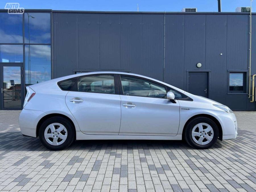 Pelēks Toyota Prius 2011 Šauļi, ar dzinēja tilpumu 1.80 L un nobraukumu 164 tūkst. km par 7300 €, foto 6 vietnē AUTOMOTO.COM.LV