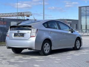 Pelēks Toyota Prius 2011 Šauļi, ar dzinēja tilpumu 1.80 L un nobraukumu 164 tūkst. km par 7300 €, foto 9 vietnē AUTOMOTO.COM.LV