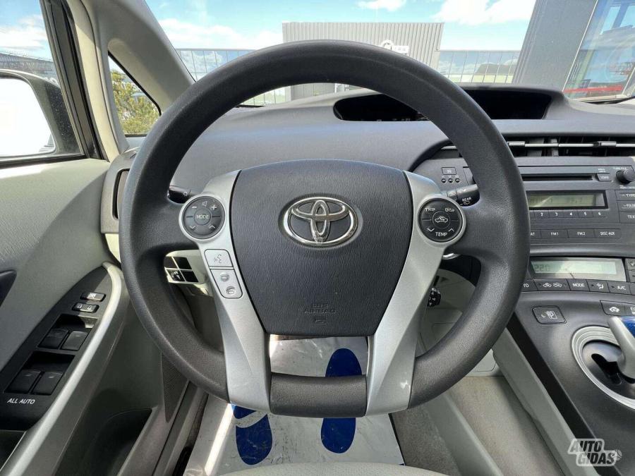 Pelēks Toyota Prius 2011 Šauļi, ar dzinēja tilpumu 1.80 L un nobraukumu 164 tūkst. km par 7300 €, foto 16 vietnē AUTOMOTO.COM.LV