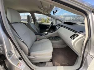 Pelēks Toyota Prius 2011 Šauļi, ar dzinēja tilpumu 1.80 L un nobraukumu 164 tūkst. km par 7300 €, foto 21 vietnē AUTOMOTO.COM.LV
