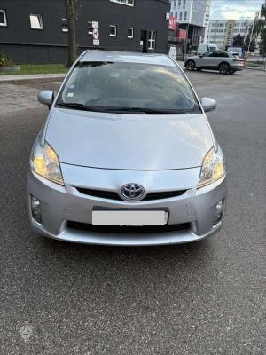 Pelēks Toyota Prius 2011 Viļņa, ar dzinēja tilpumu 1.80 L un nobraukumu 205 tūkst. km par 5590 €, foto  vietnē AUTOMOTO.COM.LV