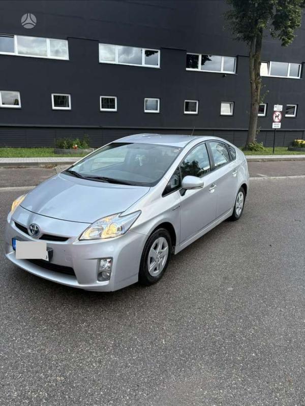 Pelēks Toyota Prius 2011 Viļņa, ar dzinēja tilpumu 1.80 L un nobraukumu 205 tūkst. km par 5590 €, foto 7 vietnē AUTOMOTO.COM.LV