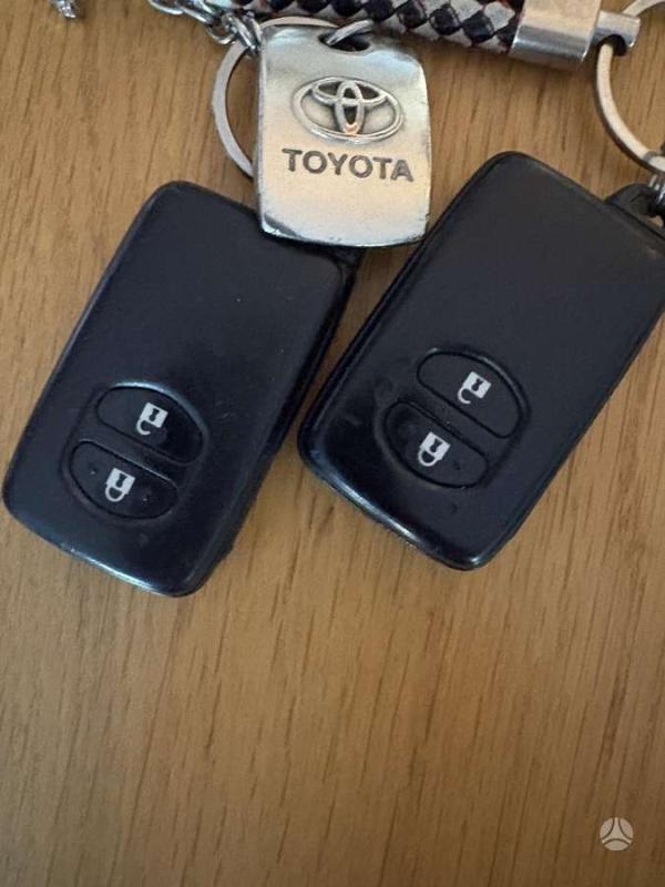 Pelēks Toyota Prius 2011 Viļņa, ar dzinēja tilpumu 1.80 L un nobraukumu 205 tūkst. km par 5590 €, foto 8 vietnē AUTOMOTO.COM.LV