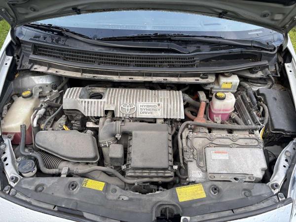 Pelēks Toyota Prius 2011 Viļņa, ar dzinēja tilpumu 1.80 L un nobraukumu 205 tūkst. km par 5590 €, foto 9 vietnē AUTOMOTO.COM.LV