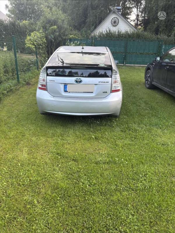 Pelēks Toyota Prius 2011 Viļņa, ar dzinēja tilpumu 1.80 L un nobraukumu 205 tūkst. km par 5590 €, foto 10 vietnē AUTOMOTO.COM.LV