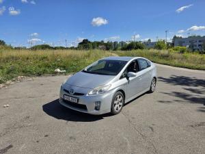 Grey Toyota Prius 2011 in Vilnius, with an engine capacity of 1.80 L and mileage of 299 thousand km for 5700 €, photo  on AUTOMOTO.COM.LV