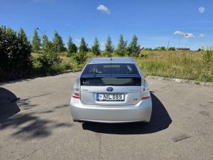 Grey Toyota Prius 2011 in Vilnius, with an engine capacity of 1.80 L and mileage of 299 thousand km for 5700 €, photo 6 on AUTOMOTO.COM.LV