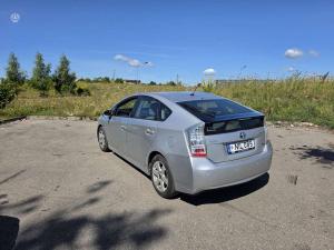 Grey Toyota Prius 2011 in Vilnius, with an engine capacity of 1.80 L and mileage of 299 thousand km for 5700 €, photo 7 on AUTOMOTO.COM.LV