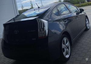 Grey Toyota Prius 2011 in Vilnius, with an engine capacity of 1.80 L and mileage of 220 thousand km for 6999 €, photo 3 on AUTOMOTO.COM.LV