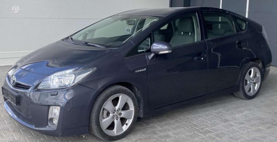 Grey Toyota Prius 2011 in Vilnius, with an engine capacity of 1.80 L and mileage of 220 thousand km for 6999 €, photo 5 on AUTOMOTO.COM.LV