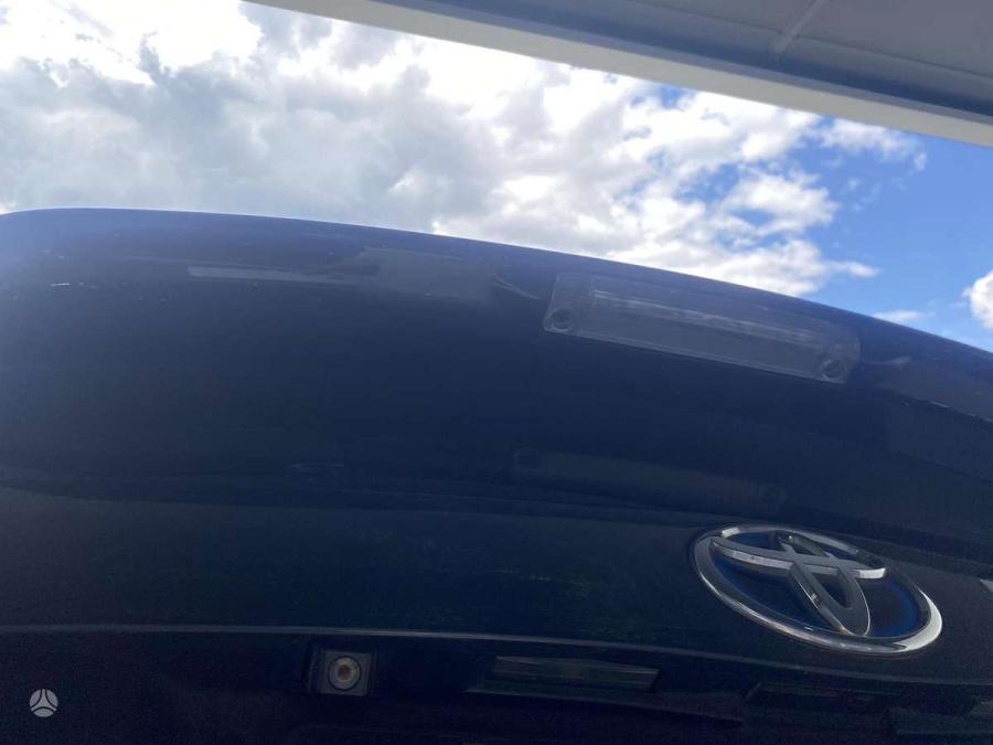 Grey Toyota Prius 2011 in Vilnius, with an engine capacity of 1.80 L and mileage of 220 thousand km for 6999 €, photo 15 on AUTOMOTO.COM.LV