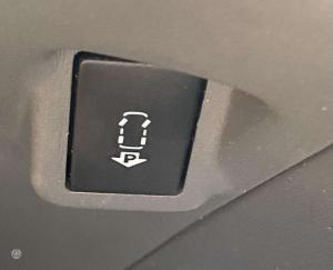 Grey Toyota Prius 2011 in Vilnius, with an engine capacity of 1.80 L and mileage of 220 thousand km for 6999 €, photo 17 on AUTOMOTO.COM.LV