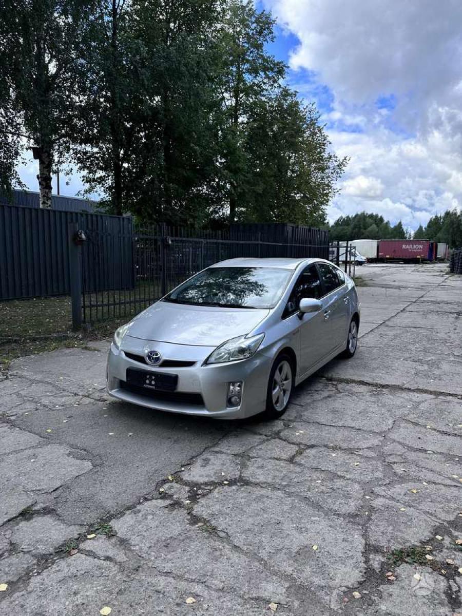 Pelēks Toyota Prius 2011 Panevēža, ar dzinēja tilpumu 1.80 L un nobraukumu 236 tūkst. km par 5600 €, foto 3 vietnē AUTOMOTO.COM.LV