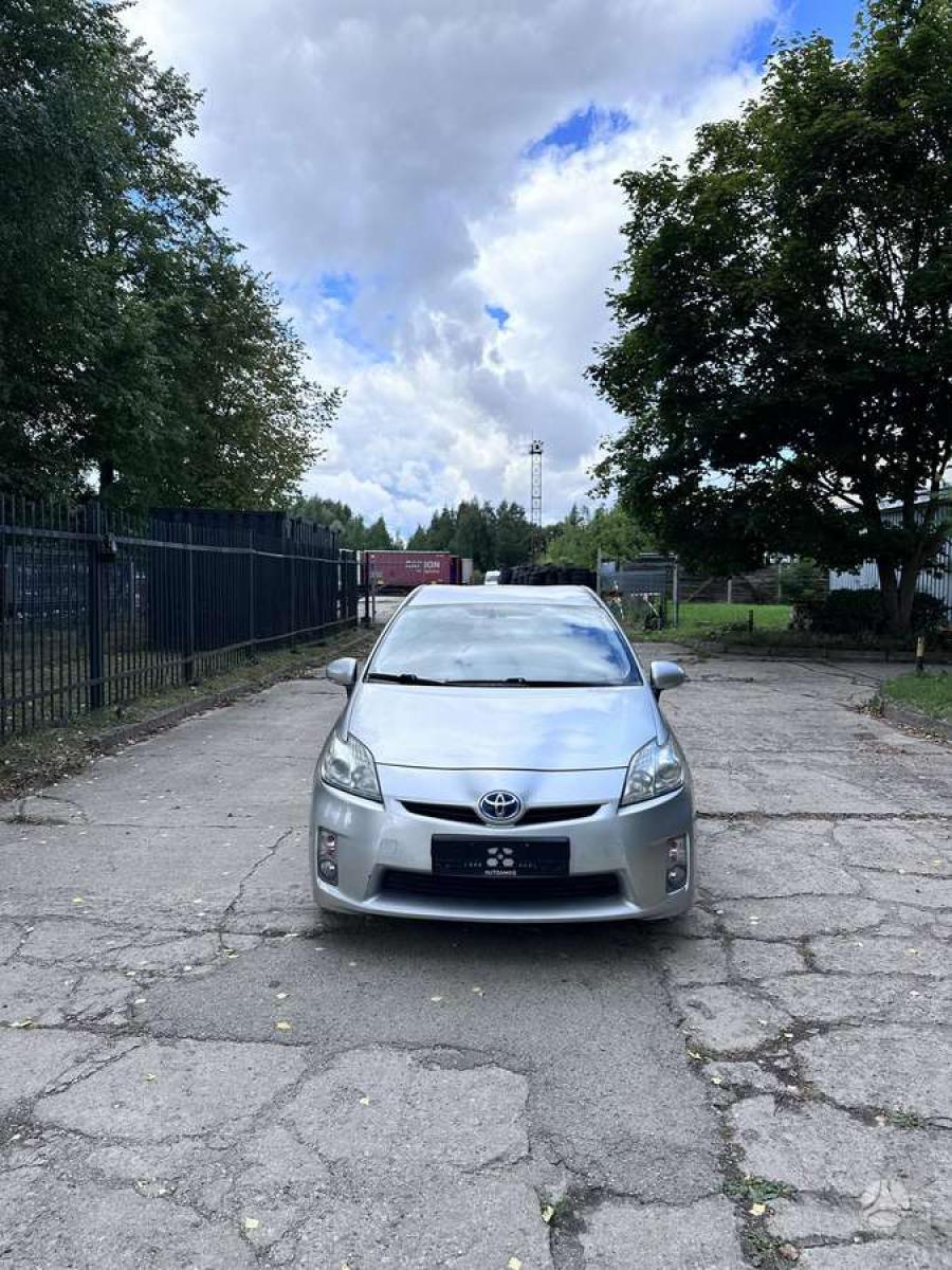 Pelēks Toyota Prius 2011 Panevēža, ar dzinēja tilpumu 1.80 L un nobraukumu 236 tūkst. km par 5600 €, foto 4 vietnē AUTOMOTO.COM.LV