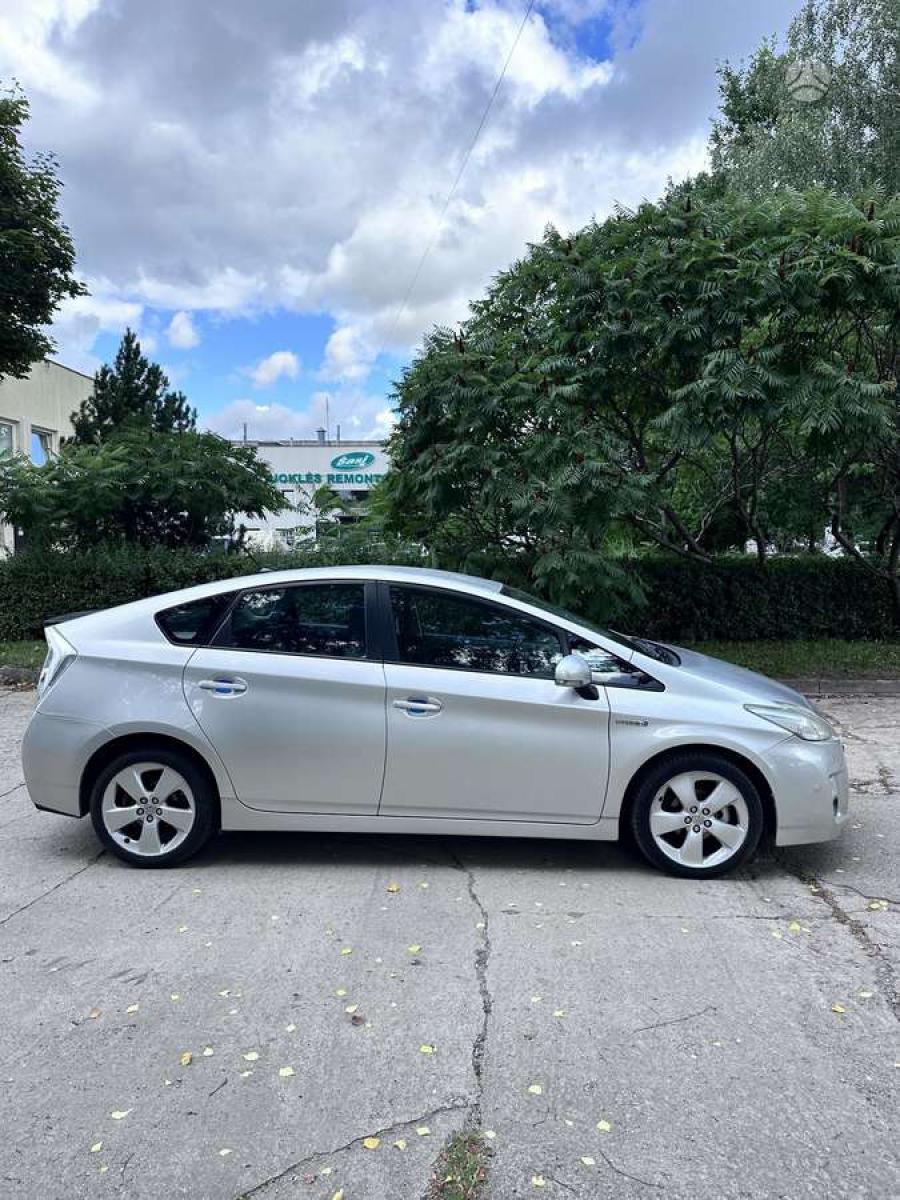 Pelēks Toyota Prius 2011 Panevēža, ar dzinēja tilpumu 1.80 L un nobraukumu 236 tūkst. km par 5600 €, foto 5 vietnē AUTOMOTO.COM.LV
