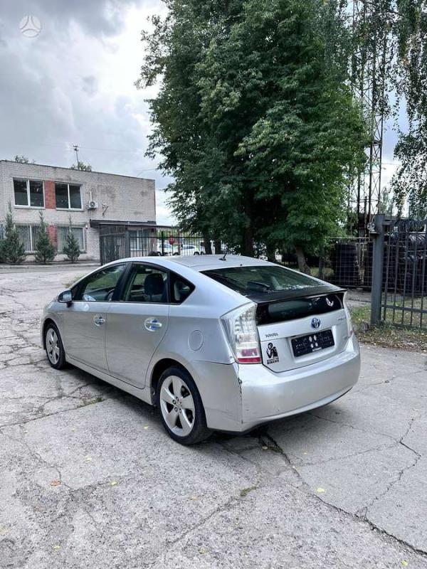 Pelēks Toyota Prius 2011 Panevēža, ar dzinēja tilpumu 1.80 L un nobraukumu 236 tūkst. km par 5600 €, foto 7 vietnē AUTOMOTO.COM.LV