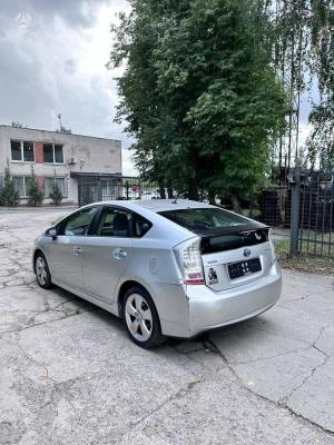 Pelēks Toyota Prius 2011 Panevēža, ar dzinēja tilpumu 1.80 L un nobraukumu 236 tūkst. km par 5600 €, foto 7 vietnē AUTOMOTO.COM.LV