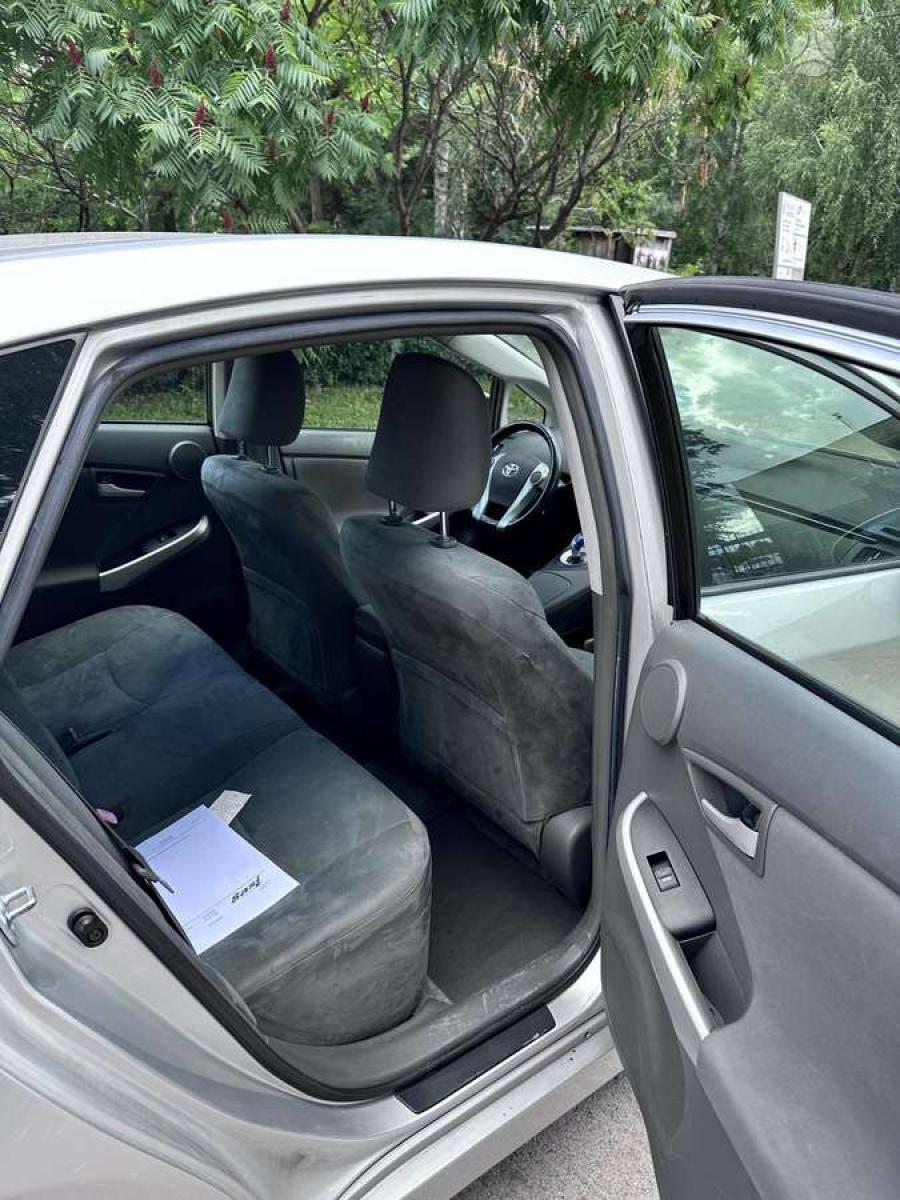 Pelēks Toyota Prius 2011 Panevēža, ar dzinēja tilpumu 1.80 L un nobraukumu 236 tūkst. km par 5600 €, foto 15 vietnē AUTOMOTO.COM.LV
