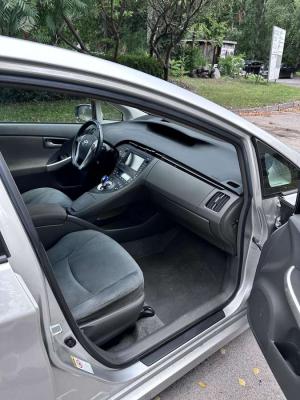 Pelēks Toyota Prius 2011 Panevēža, ar dzinēja tilpumu 1.80 L un nobraukumu 236 tūkst. km par 5600 €, foto 16 vietnē AUTOMOTO.COM.LV