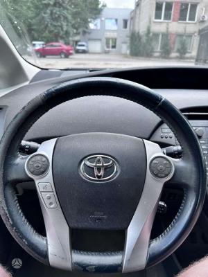 Pelēks Toyota Prius 2011 Panevēža, ar dzinēja tilpumu 1.80 L un nobraukumu 236 tūkst. km par 5600 €, foto 18 vietnē AUTOMOTO.COM.LV