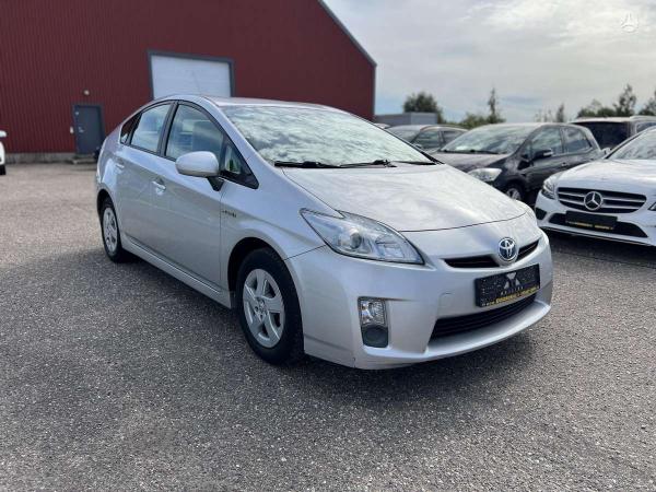 Grey Toyota Prius 2011 in Siauliai, with an engine capacity of 1.80 L and mileage of 164 thousand km for 6900 €, photo 4 on AUTOMOTO.COM.LV