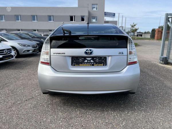 Grey Toyota Prius 2011 in Siauliai, with an engine capacity of 1.80 L and mileage of 164 thousand km for 6900 €, photo 6 on AUTOMOTO.COM.LV