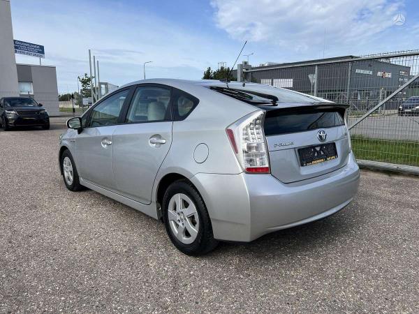 Grey Toyota Prius 2011 in Siauliai, with an engine capacity of 1.80 L and mileage of 164 thousand km for 6900 €, photo 7 on AUTOMOTO.COM.LV