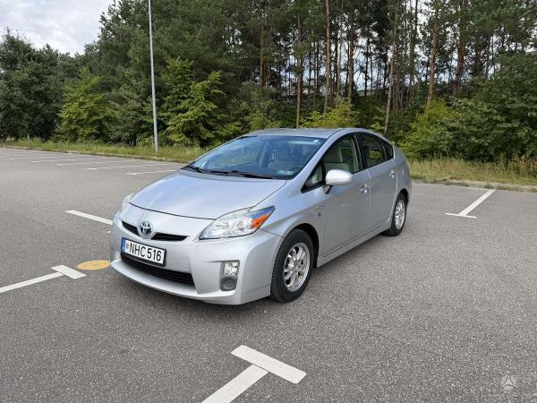 Toyota Prius 2011 Viļņa vietnē Pelēks Toyota Prius 2011 Viļņa, ar dzinēja tilpumu 1.80 L un nobraukumu 288 tūkst. km par 7500 €, foto 1 vietnē AUTOMOTO.COM.LV