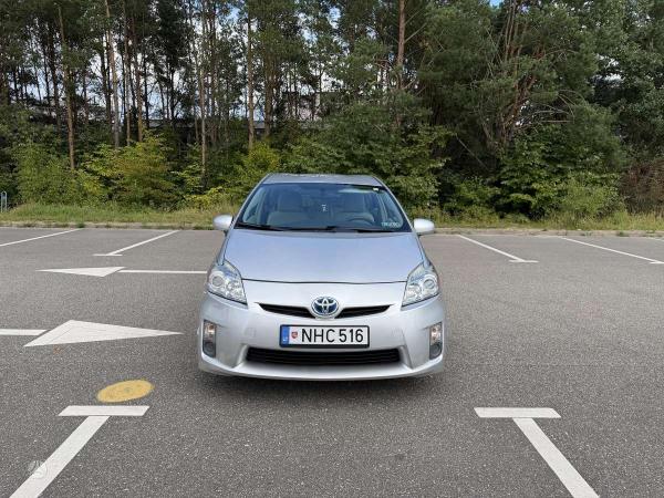 Toyota Prius 2011 Viļņa vietnē Pelēks Toyota Prius 2011 Viļņa, ar dzinēja tilpumu 1.80 L un nobraukumu 288 tūkst. km par 7500 €, foto 3 vietnē AUTOMOTO.COM.LV