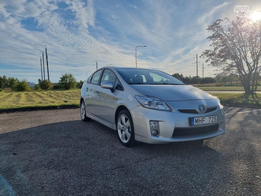 Pelēks Toyota Prius 2011 Viļņa, ar dzinēja tilpumu 1.80 L un nobraukumu 309 tūkst. km par 6500 €, foto 1 vietnē AUTOMOTO.COM.LV