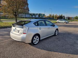 Pelēks Toyota Prius 2011 Viļņa, ar dzinēja tilpumu 1.80 L un nobraukumu 309 tūkst. km par 6500 €, foto 3 vietnē AUTOMOTO.COM.LV