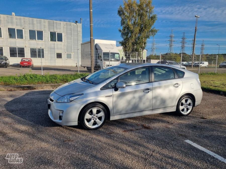 Pelēks Toyota Prius 2011 Viļņa, ar dzinēja tilpumu 1.80 L un nobraukumu 309 tūkst. km par 6500 €, foto 6 vietnē AUTOMOTO.COM.LV
