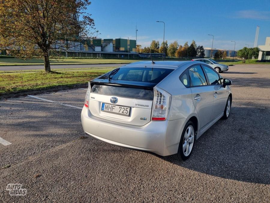 Pelēks Toyota Prius 2011 Viļņa, ar dzinēja tilpumu 1.80 L un nobraukumu 309 tūkst. km par 6500 €, foto 8 vietnē AUTOMOTO.COM.LV