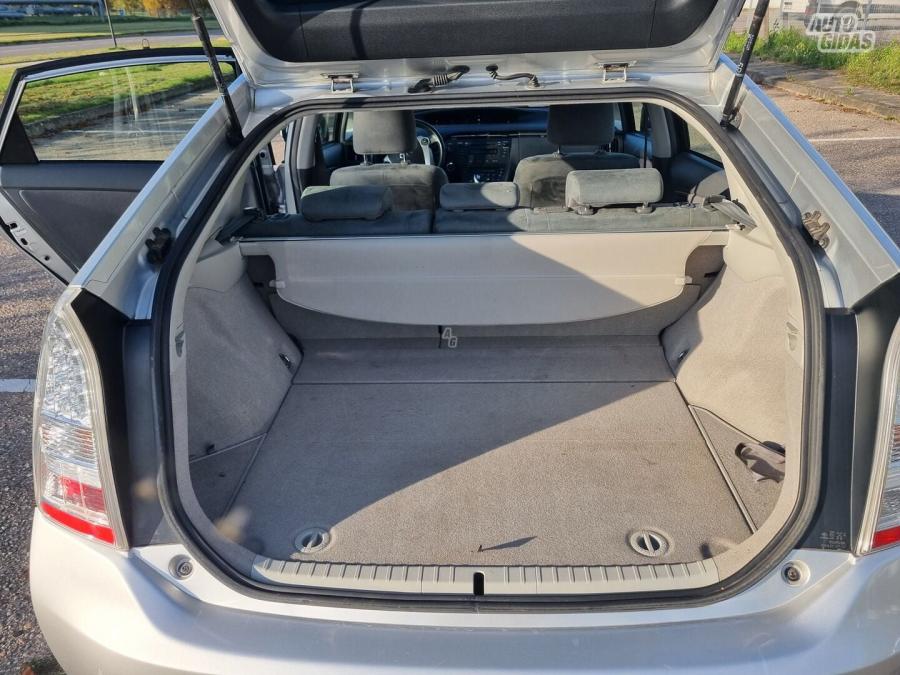 Pelēks Toyota Prius 2011 Viļņa, ar dzinēja tilpumu 1.80 L un nobraukumu 309 tūkst. km par 6500 €, foto 12 vietnē AUTOMOTO.COM.LV
