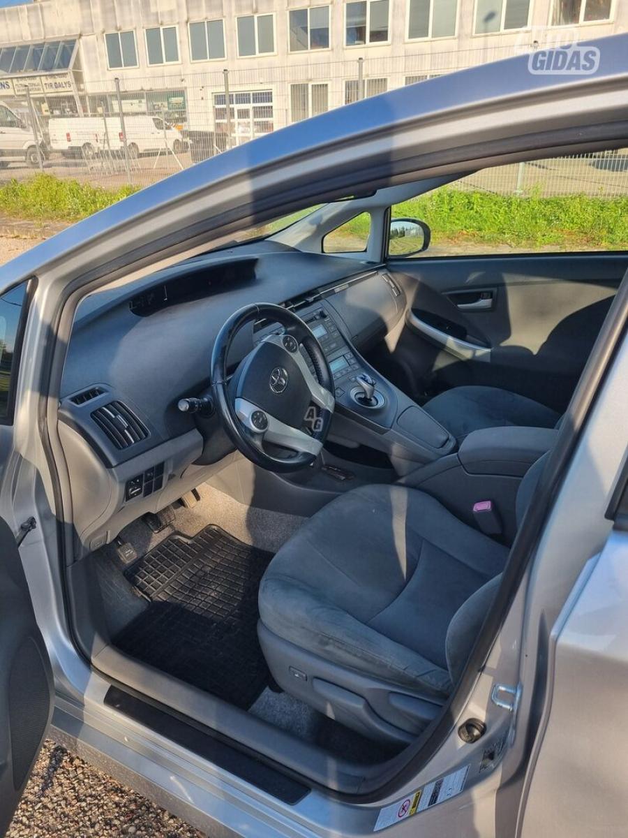 Pelēks Toyota Prius 2011 Viļņa, ar dzinēja tilpumu 1.80 L un nobraukumu 309 tūkst. km par 6500 €, foto 13 vietnē AUTOMOTO.COM.LV