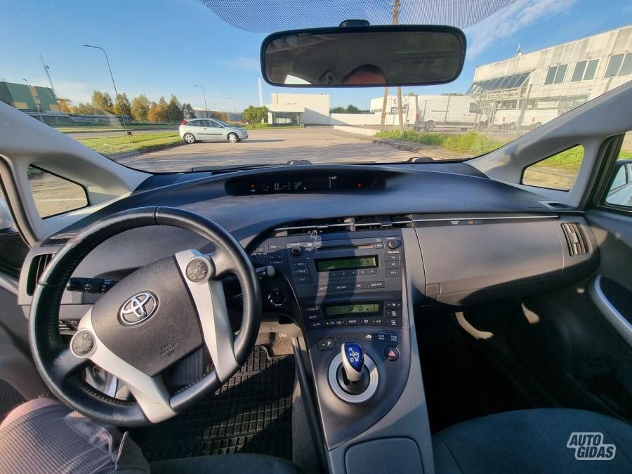 Pelēks Toyota Prius 2011 Viļņa, ar dzinēja tilpumu 1.80 L un nobraukumu 309 tūkst. km par 6500 €, foto 14 vietnē AUTOMOTO.COM.LV