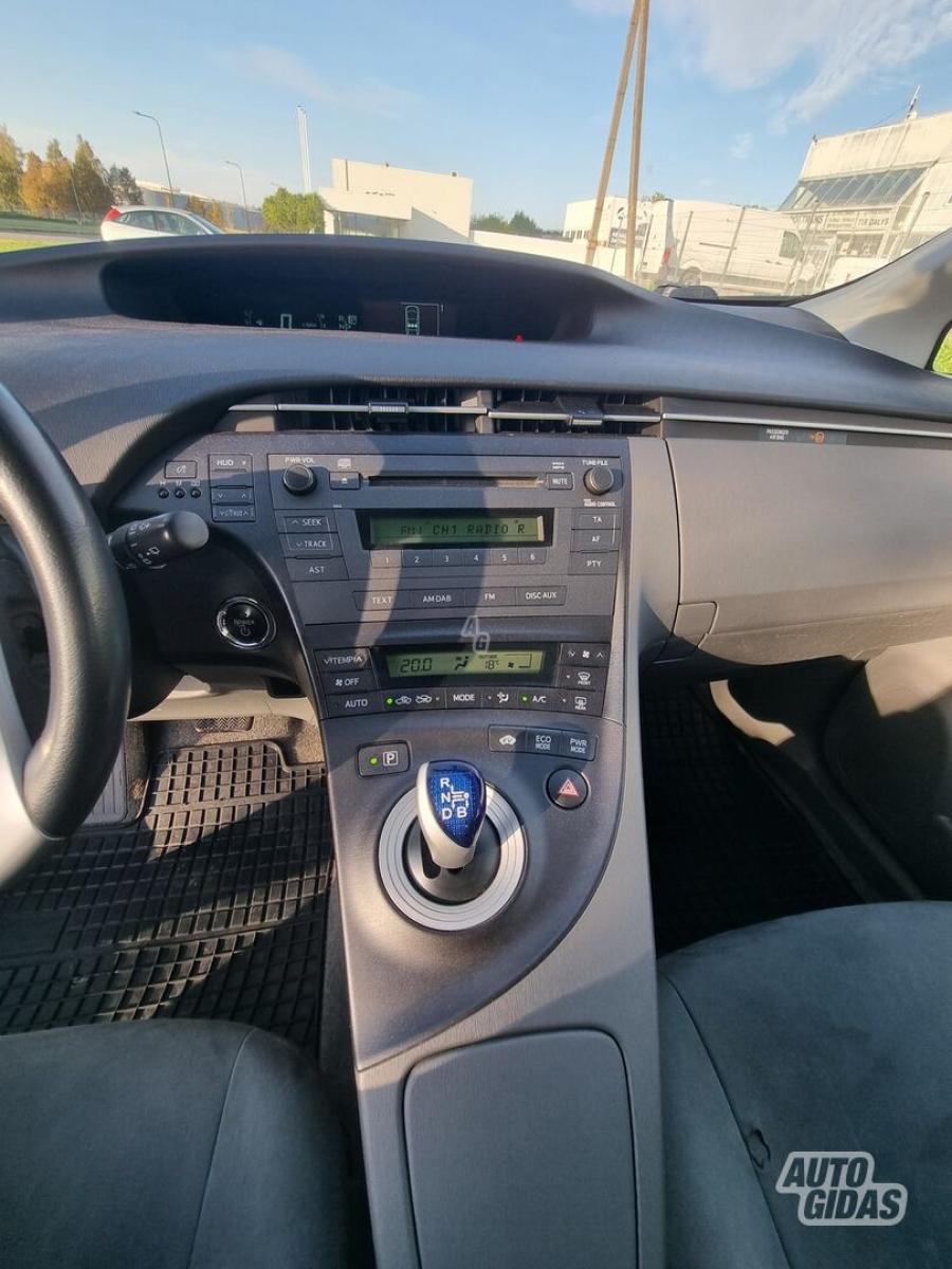 Pelēks Toyota Prius 2011 Viļņa, ar dzinēja tilpumu 1.80 L un nobraukumu 309 tūkst. km par 6500 €, foto 15 vietnē AUTOMOTO.COM.LV