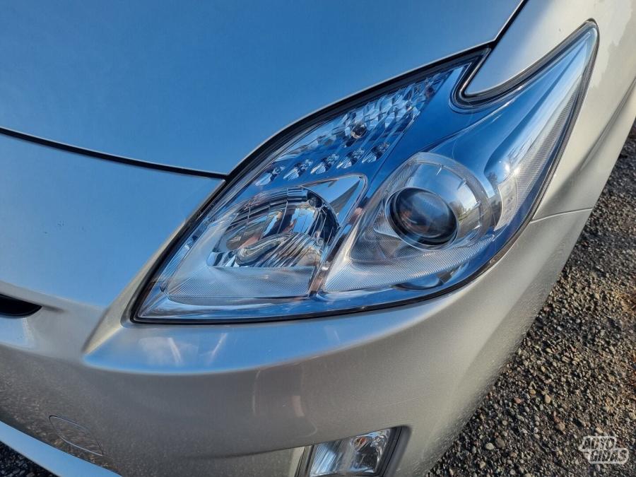 Pelēks Toyota Prius 2011 Viļņa, ar dzinēja tilpumu 1.80 L un nobraukumu 309 tūkst. km par 6500 €, foto 17 vietnē AUTOMOTO.COM.LV
