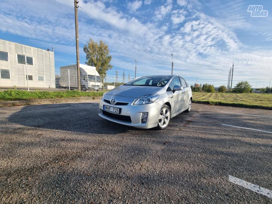 Pelēks Toyota Prius 2011 Viļņa, ar dzinēja tilpumu 1.80 L un nobraukumu 309 tūkst. km par 6500 €, foto 18 vietnē AUTOMOTO.COM.LV