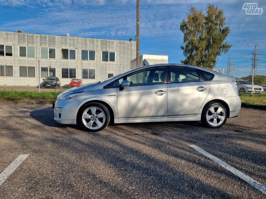 Pelēks Toyota Prius 2011 Viļņa, ar dzinēja tilpumu 1.80 L un nobraukumu 309 tūkst. km par 6500 €, foto 22 vietnē AUTOMOTO.COM.LV