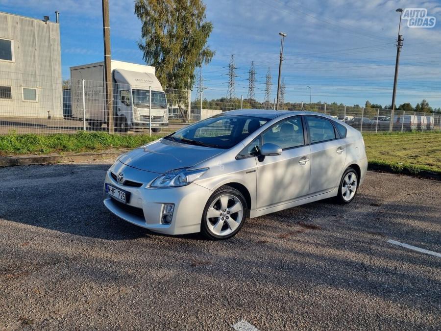 Pelēks Toyota Prius 2011 Viļņa, ar dzinēja tilpumu 1.80 L un nobraukumu 309 tūkst. km par 6500 €, foto 23 vietnē AUTOMOTO.COM.LV