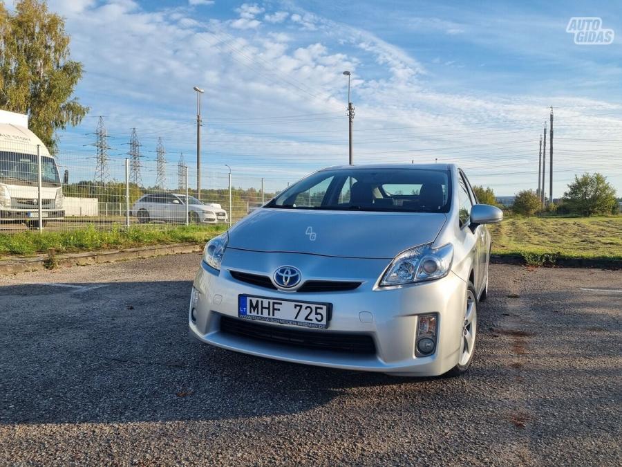 Pelēks Toyota Prius 2011 Viļņa, ar dzinēja tilpumu 1.80 L un nobraukumu 309 tūkst. km par 6500 €, foto 24 vietnē AUTOMOTO.COM.LV