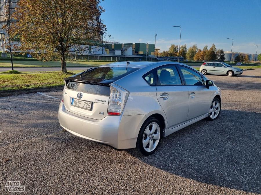 Pelēks Toyota Prius 2011 Viļņa, ar dzinēja tilpumu 1.80 L un nobraukumu 309 tūkst. km par 6500 €, foto 25 vietnē AUTOMOTO.COM.LV
