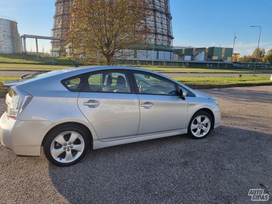 Pelēks Toyota Prius 2011 Viļņa, ar dzinēja tilpumu 1.80 L un nobraukumu 309 tūkst. km par 6500 €, foto 30 vietnē AUTOMOTO.COM.LV