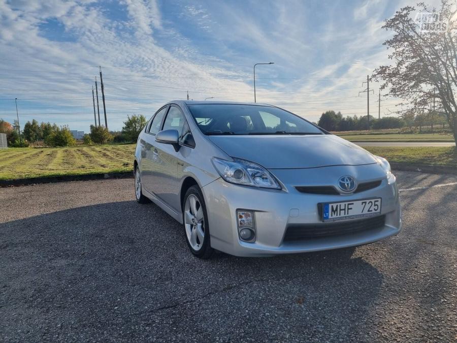 Pelēks Toyota Prius 2011 Viļņa, ar dzinēja tilpumu 1.80 L un nobraukumu 309 tūkst. km par 6500 €, foto 33 vietnē AUTOMOTO.COM.LV