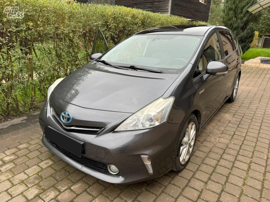 Grey Toyota Prius 2012 in Vilnius, with an engine capacity of 1.80 L and mileage of 363 thousand km for 8200 €, photo 1 on AUTOMOTO.COM.LV