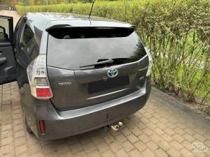 Grey Toyota Prius 2012 in Vilnius, with an engine capacity of 1.80 L and mileage of 363 thousand km for 8200 €, photo 3 on AUTOMOTO.COM.LV