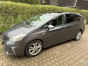 Grey Toyota Prius 2012 in Vilnius, with an engine capacity of 1.80 L and mileage of 363 thousand km for 8200 €, photo 4 on AUTOMOTO.COM.LV