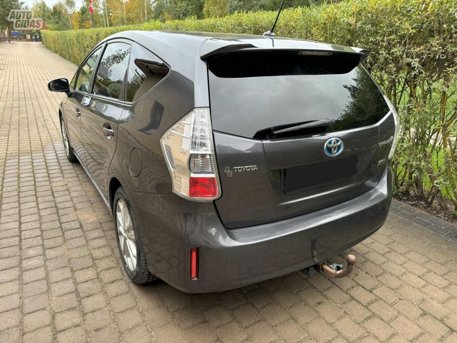 Grey Toyota Prius 2012 in Vilnius, with an engine capacity of 1.80 L and mileage of 363 thousand km for 8200 €, photo 5 on AUTOMOTO.COM.LV